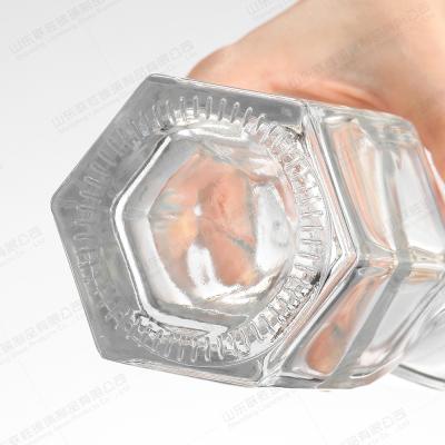 Cina Dimensioni personalizzate Acceptate bottiglia di vetro con tappo di sughero per whisky liquore Materiale di base vetro in vendita