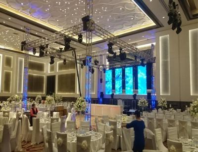Cina Schermi dell'interno del video dei tabelloni del LED dell'affitto P4.81 grandi LED in vendita