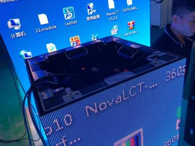 Cina Quadri pareti dell'interno di 2.5mm LED le video, la grande esposizione di pubblicità SMD2121 del cubo del LED in vendita