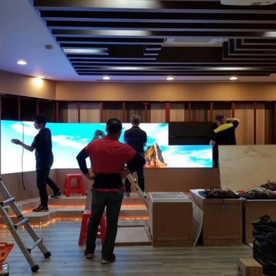 Cina Esposizione di LED fissata al muro magnetica di P2.5 1000cd/m2 800W/m2 in vendita