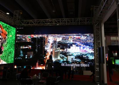 中国 P6 掛かる棒が付いている高い明るさの LED 表示 5000nit 屋内大きい LED スクリーンの使用料 販売のため