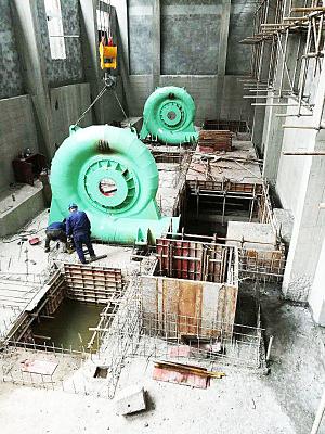 China Generador de energía de turbina de agua vertical 200KW-20MW Control automático Color personalizado en venta