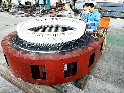 China Generador de turbina de agua vertical 200kw-20mw Potencia de salida Frecuencia nominal 50Hz/60Hz Color personalizado Aire/Agua en venta