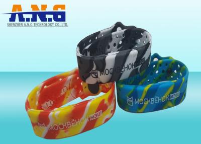 China Nuevo tipo de silicona 13.56Mhz RFID pulsera NFC de color para eventos en venta