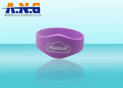Cina Bracciali impermeabile ovali Rfid in silicone per i biglietti singoli in parco di divertimenti in vendita