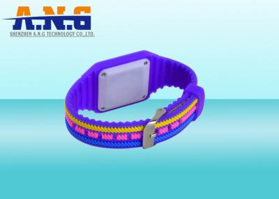 Cina Polsini variopinti di NTAG216 Rfid con l'orologio della luce del LED per l'hotel in vendita