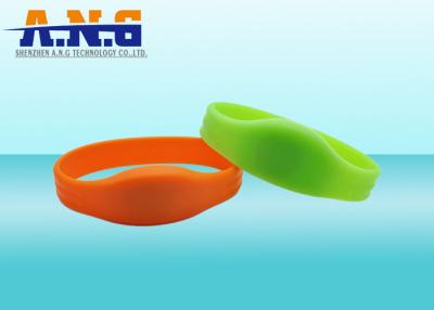 Cina Polsini del silicone di Rfid del controllo di accesso per gli stagni e Waterparks in vendita