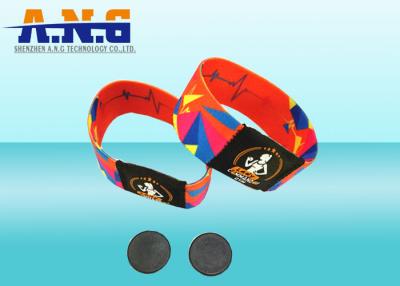 Cina Soft Waterproof Fabric Elastic RFID Wristband NFC Bracelet for Waterpark in vendita