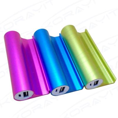 China cargador externo del banco portátil del poder del metal del cilindro 2600mAh con el soporte para el teléfono móvil en venta
