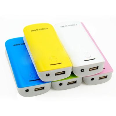 China Cambie el banco portátil 5200mAh del poder del modo con la luz del LED, cargador móvil plástico en venta