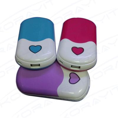 China Banco portátil plástico redondo despectivo 7800mAh, regalo promocional del poder del diseño precioso del corazón en venta