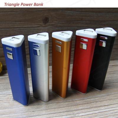 China banco portátil al por mayor de aluminio del poder de la forma del triángulo 2600mAh, regalos externos de la batería en venta