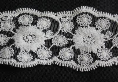 Cina disposizione decorativa del pizzo del fiore di 5.5cm, guarnizioni solubili in acqua del pizzo del cotone in vendita