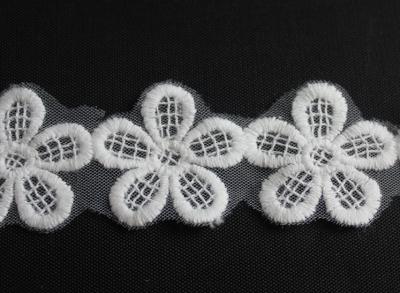 Cina pizzo solubile in acqua di 3.2cm che sistema colore bianco, poco modello di fiore in vendita