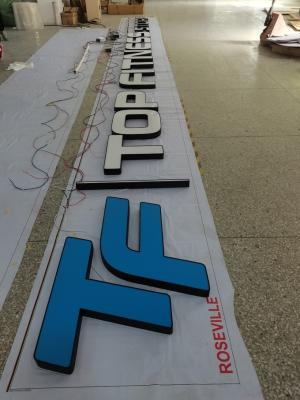 China Letras del oro del TUV RoHS 3D, fuera de construir letras de acrílico iluminadas en venta