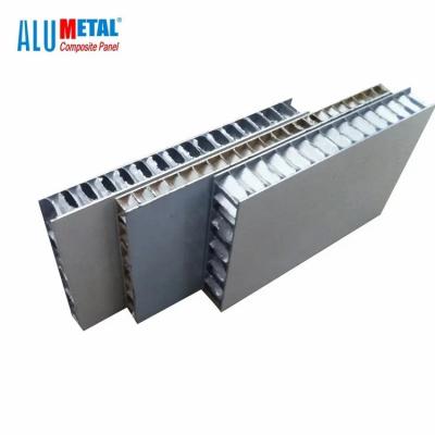 Cina Pannelli di alluminio resistente alla corrosione 0,5 - 3.0mm del favo per uso all'aperto in vendita
