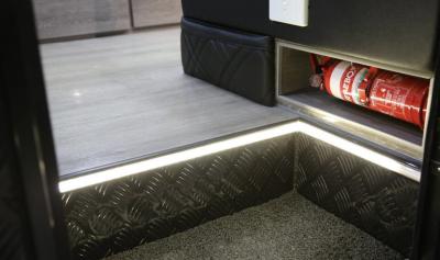 China Highway Innenraum Einer der elegantesten Luxus Off-Road Trailer Custom zu verkaufen
