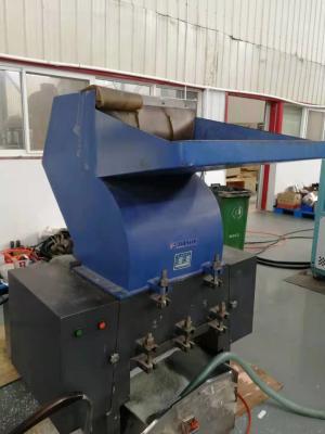 Cina Plastica XC-GP300 che schiaccia macchina ausiliaria in vendita