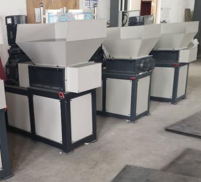 Cina ISO9001 macchina ausiliaria 300kg/H del frantoio dei rifiuti metallici della macchina 3kW in vendita