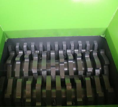 Cina ISO9001 macchina ausiliaria 300kg/H del frantoio dei rifiuti metallici della macchina 3kW in vendita