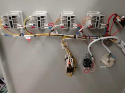 Cina Sottopiede idraulico della scarpa che rende a PE della macchina 68kN controllo dello SpA dello stampaggio mediante soffiatura in vendita