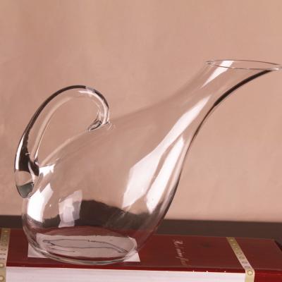 China 100% Lead Free Swan Red Wine Aerator Animal Shaped Clear Glass Decanter for sale