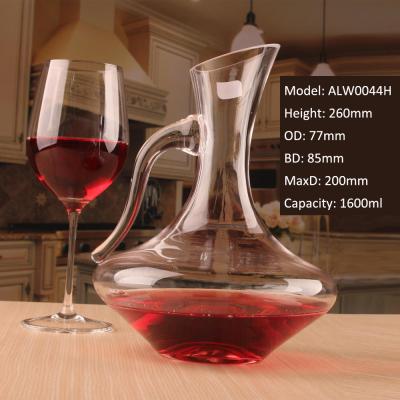 China China Manufacturer Price 1600ml RWine Carafe Water Decanter with S Shaped Handle for sale
