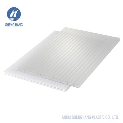 China Rasguño anti constructivo 80um durable de la pared del hueco de la PC del tejado de la hoja gemela del policarbonato en venta