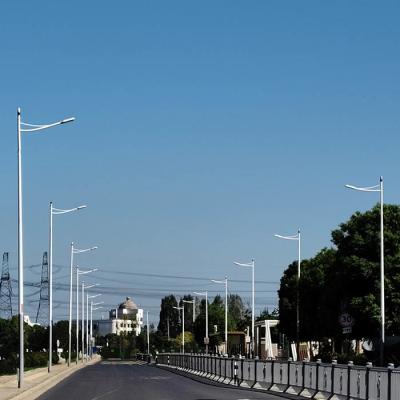 China Customizable Design Pole For Solar Street Light With Hot Dip Galvanized Steel for sale