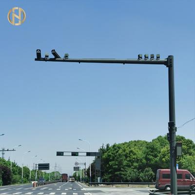 China 10m Q235 Traffic CCTV Camera Pole Galvanized Single Arm For Monitoring for sale