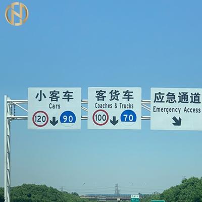 Cina Altezza di montaggio 3-20M resistente della strada di Q235B del segnale del vento d'acciaio della posta in vendita