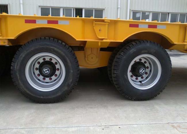 Lowbed trailer with small tires