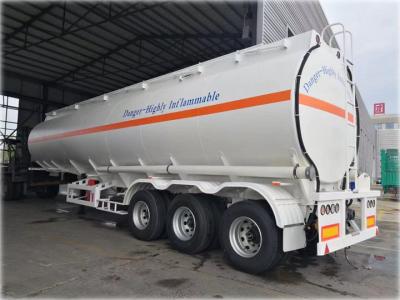 Cina Rimorchio cisterna per carburante 35CBM Rimorchio cisterna per benzina da 40 tonnellate in vendita