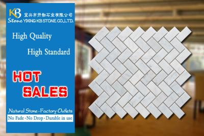 Cina La tessera di marmo del pavimento riveste lo spessore bianco 10mm di Carrara Basketweave in vendita