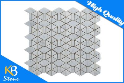 Cina L'irregolare smerigliatrice il bianco di Carrara delle tessere del marmo della spina di pesce di Bianco per la decorazione domestica in vendita