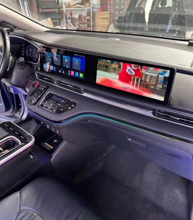 Real photo of Honda Odyssey navigation system