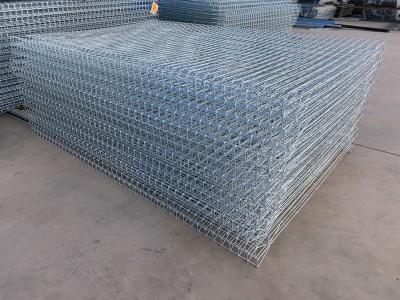 Cina Recinzione superiore del rotolo di piegatura dell'acciaio nero del triangolo zincata a caldo in vendita