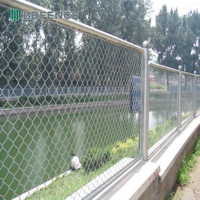 China Hardware Stadio Giamaica Diamond Chain Link Fence Round Post for sale