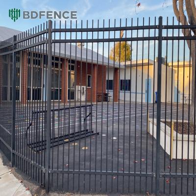 中国 費用対効果の高いパイプ鋼フェンス 予算に優しい 販売のため
