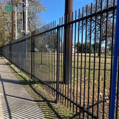 China Eco-Friendly Quake Proof Tubular Steel Fence Seismic Rated for sale