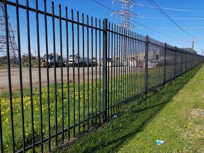 China 4ft Height Metal Tubular Fencing Powder Coated Industrial Security Picket Design for sale
