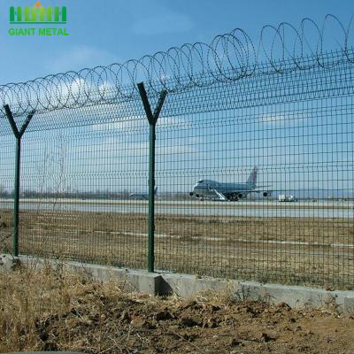 Cina Recinto di sicurezza aeroportuale a y di altezza della posta 1030mm With Barbed Wire in vendita