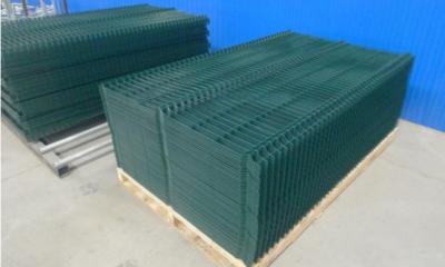 中国 4ftの塀3dは溶接された50 * 200のMmの円形のポストに電流を通した 販売のため