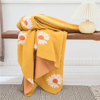 China Y-W Luxury Nordic Jacquard Cotton Knit Throw Blanket Solid Pattern Eco-Friendly Sofa and Baby Blanket for Home and Travel for sale