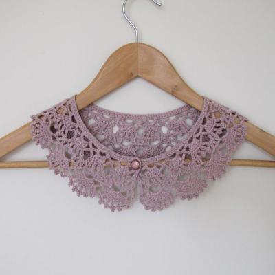 China Y-F Custom Crochet Necklace 100% Cotton Lace Neckpiece in Vintage Retro Style Eco-Friendly Collar Gift for sale