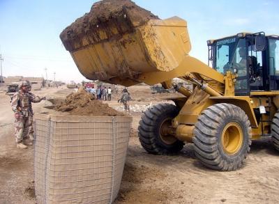 China Barrera defensiva Gabiones Pared de alambre de malla de cerca Cesta Cesta Cuadrada Hoyo Diseño de construcción en venta