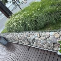 China Welded Gabion Wire Mesh Stone Cage Retaining Wall with Customizable Welding Pattern for sale