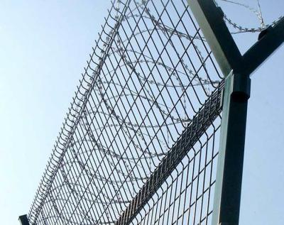 中国 空港の最大限の安全を確保する長方形の溶接式セキュリティフェンスパネル 販売のため