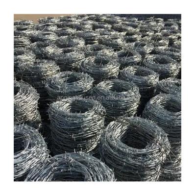 China 7.5cm-15cm Barbe Distância Galvanizado fio de ferro Razor Barbed Wire para recinto de animais à venda