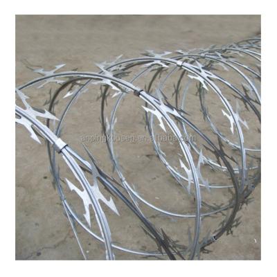 Cina 1.5-3cm lunghezza Barb Concertina Razor Wire Fence con materiale di filo di acciaio galvanizzato in vendita